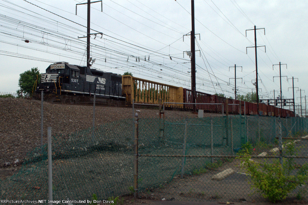 NS GP38-2 5307 leads WPMO-80 west